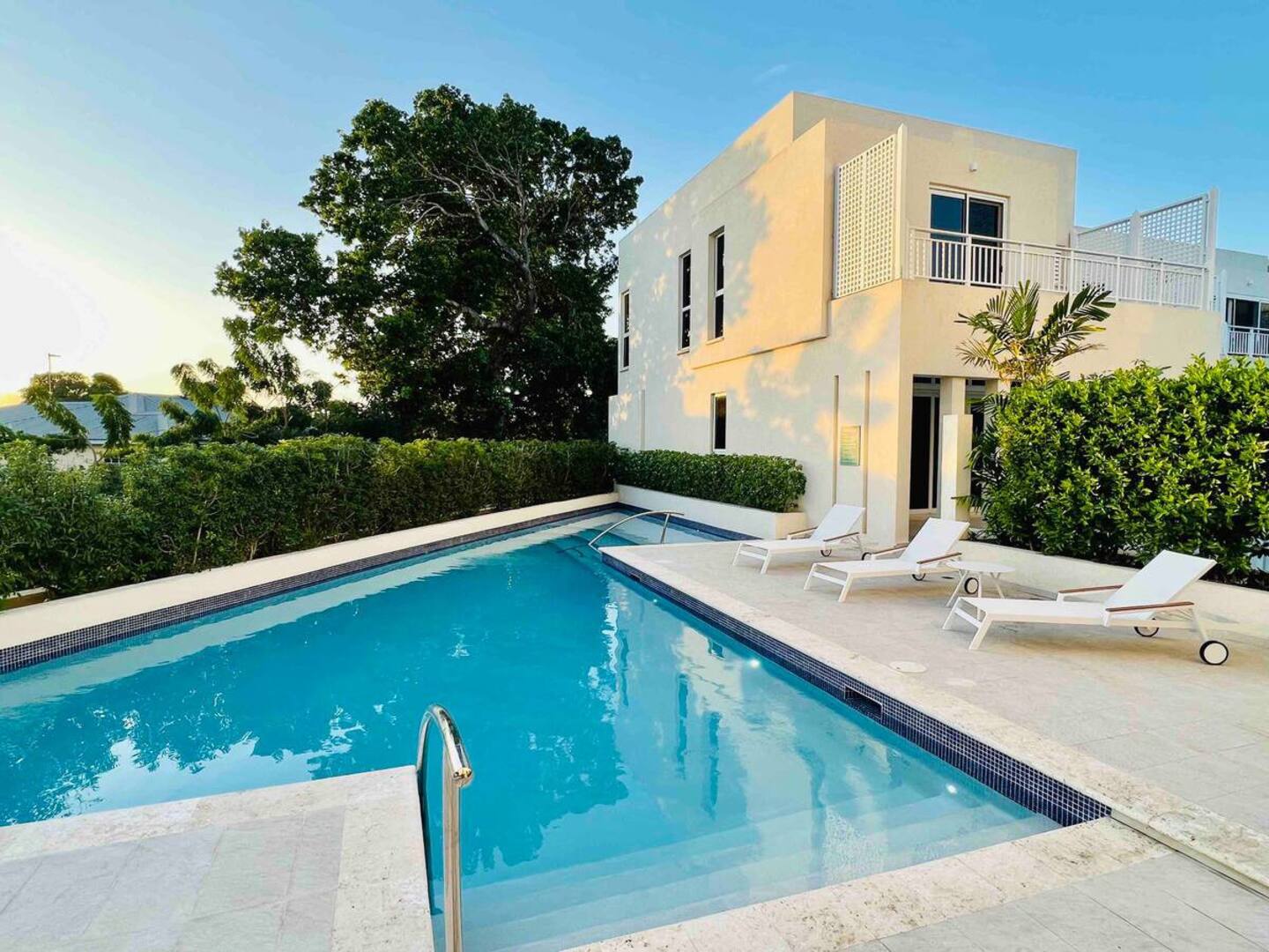 Barbados Holiday/Mid Term Rental - LUX 1 Bed Apt w POOL nr Beach, Bars ...