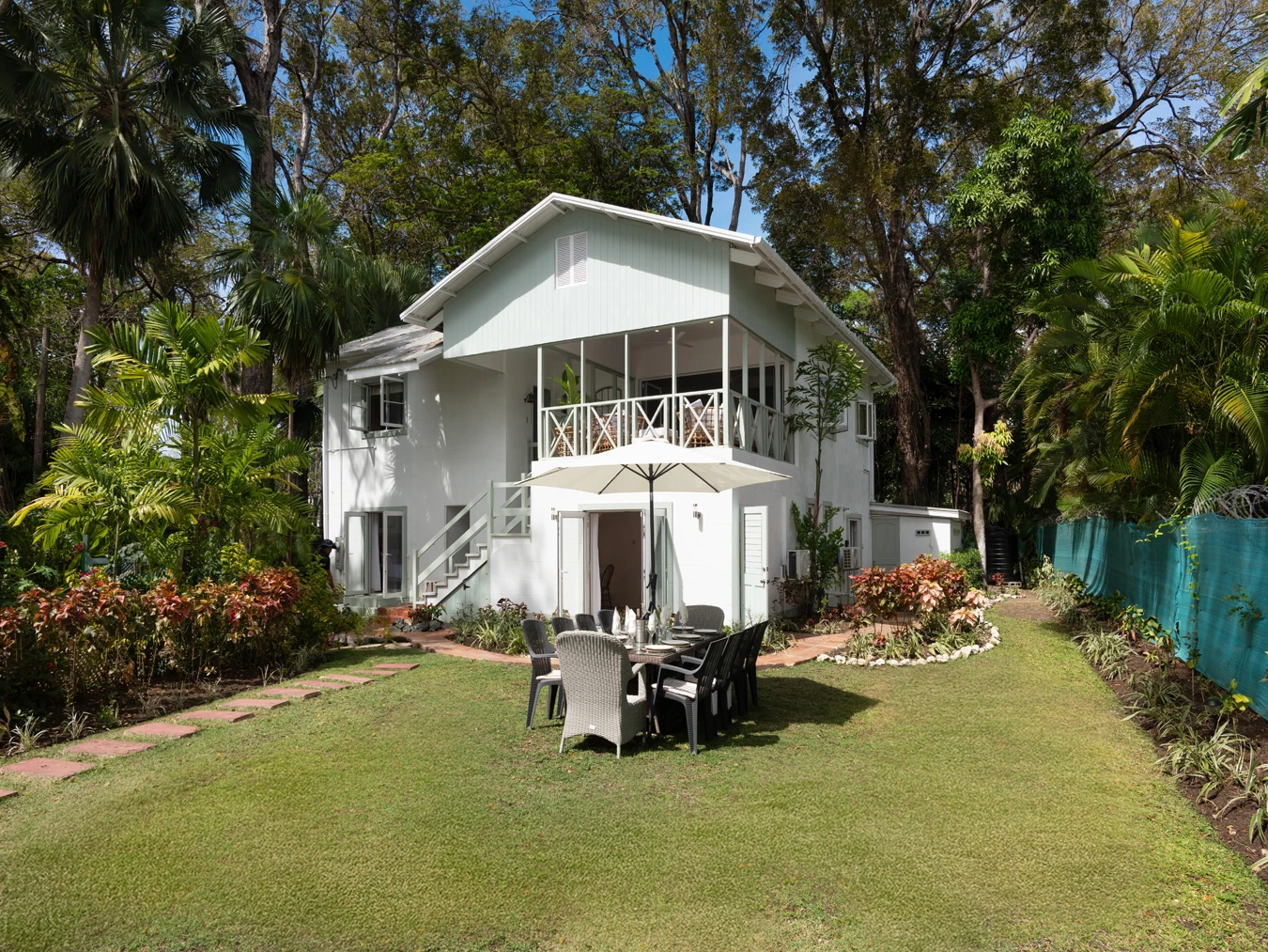 REDUCED - 5 Bed Newly Renovated Home with Beach Access - Barton Beach ...